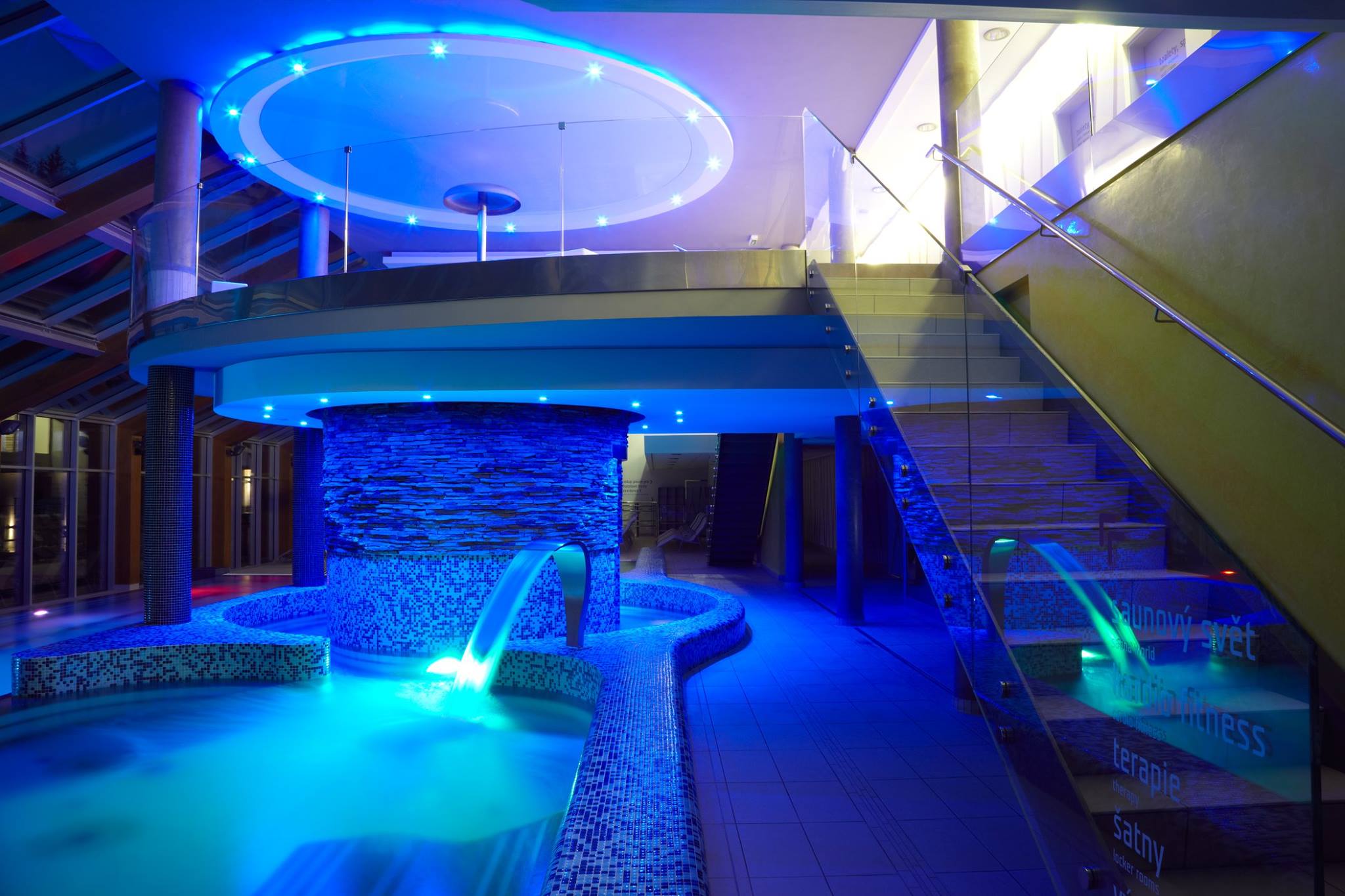 8 tipů na luxusní wellness pobyty: Je libo relax na zámku nebo v kádích ...